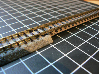 quinntopia - An N Scale blog: Flex Track with Roadbed (Unitrack Solution?)