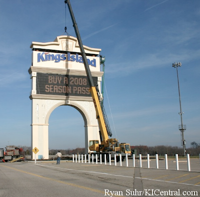 NewsPlusNotes: Kings Island's New Sign is Up