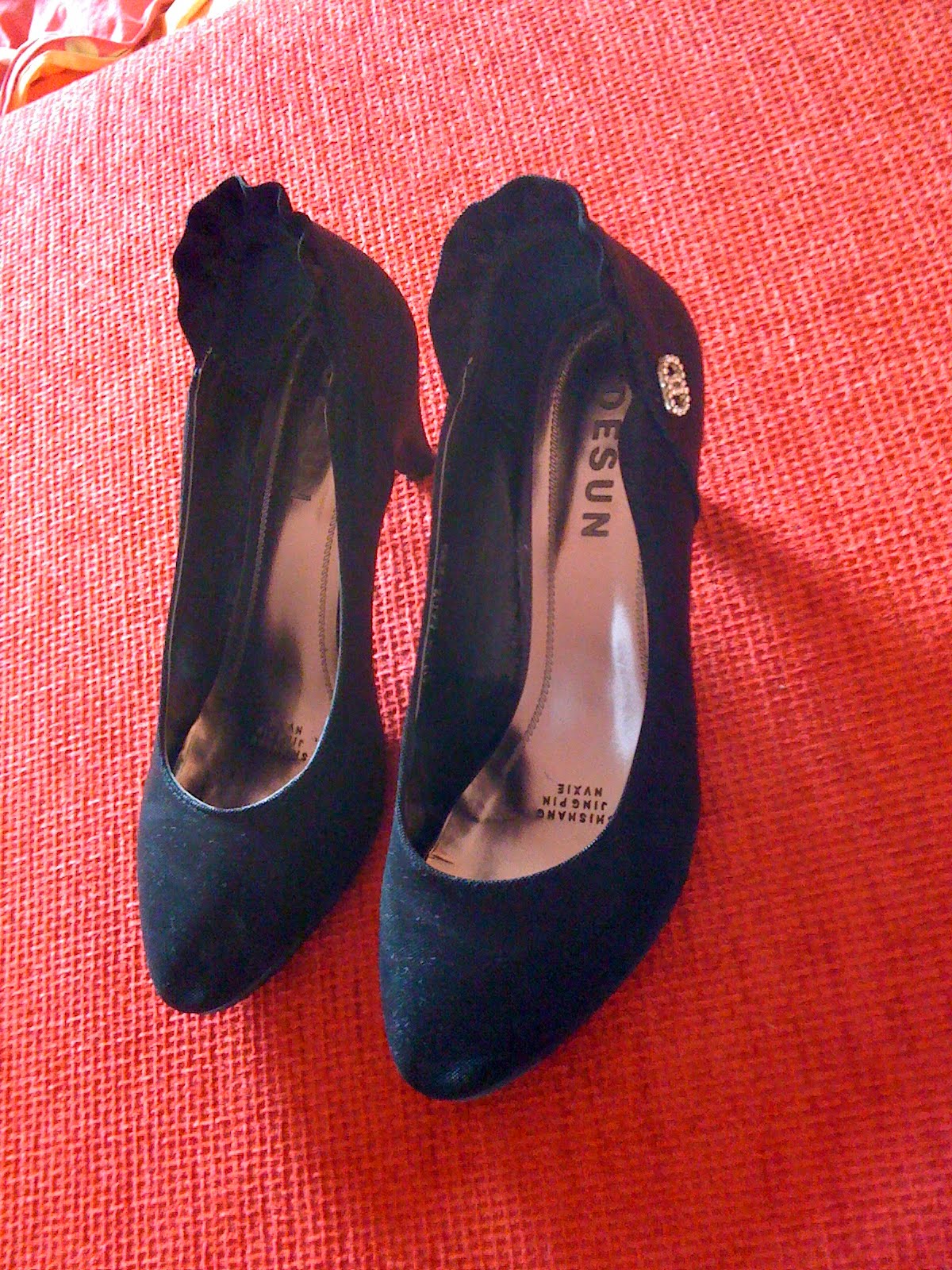 love my clothes: Pantofi negri cu toc mic