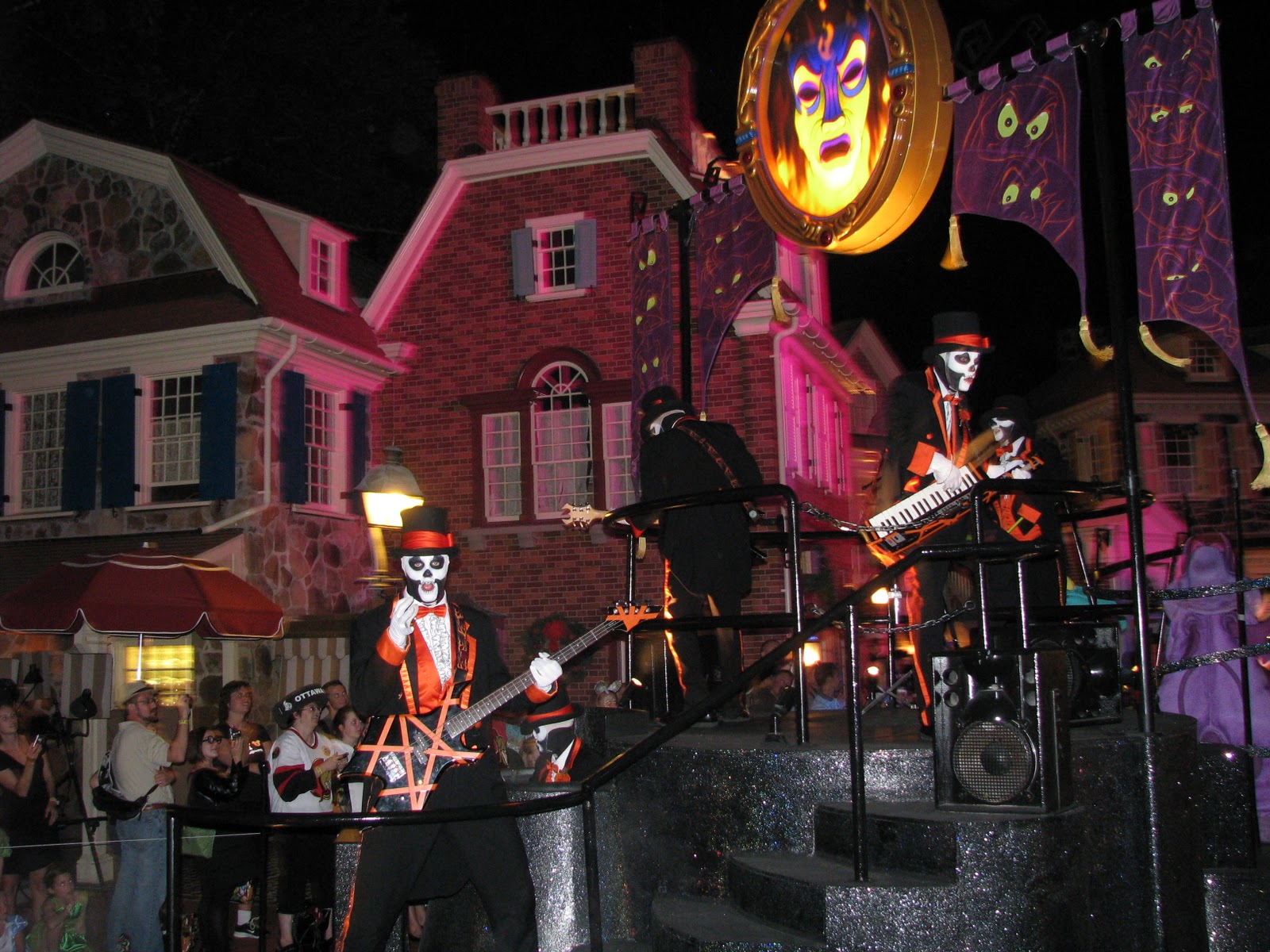 Disney World Halloween Tradition: Mickey's "Boo To You" Halloween ...