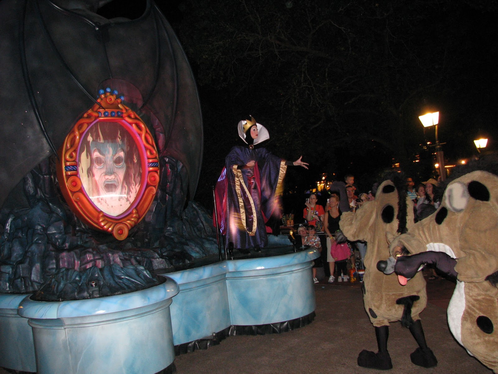 Disney World Halloween Tradition: Mickey's "Boo To You" Halloween ...