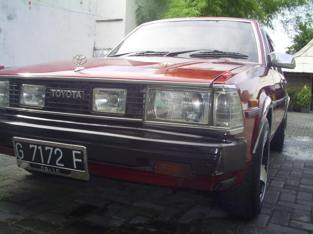 Pastika Retro Car: Corolla DX 83 Merah Marun