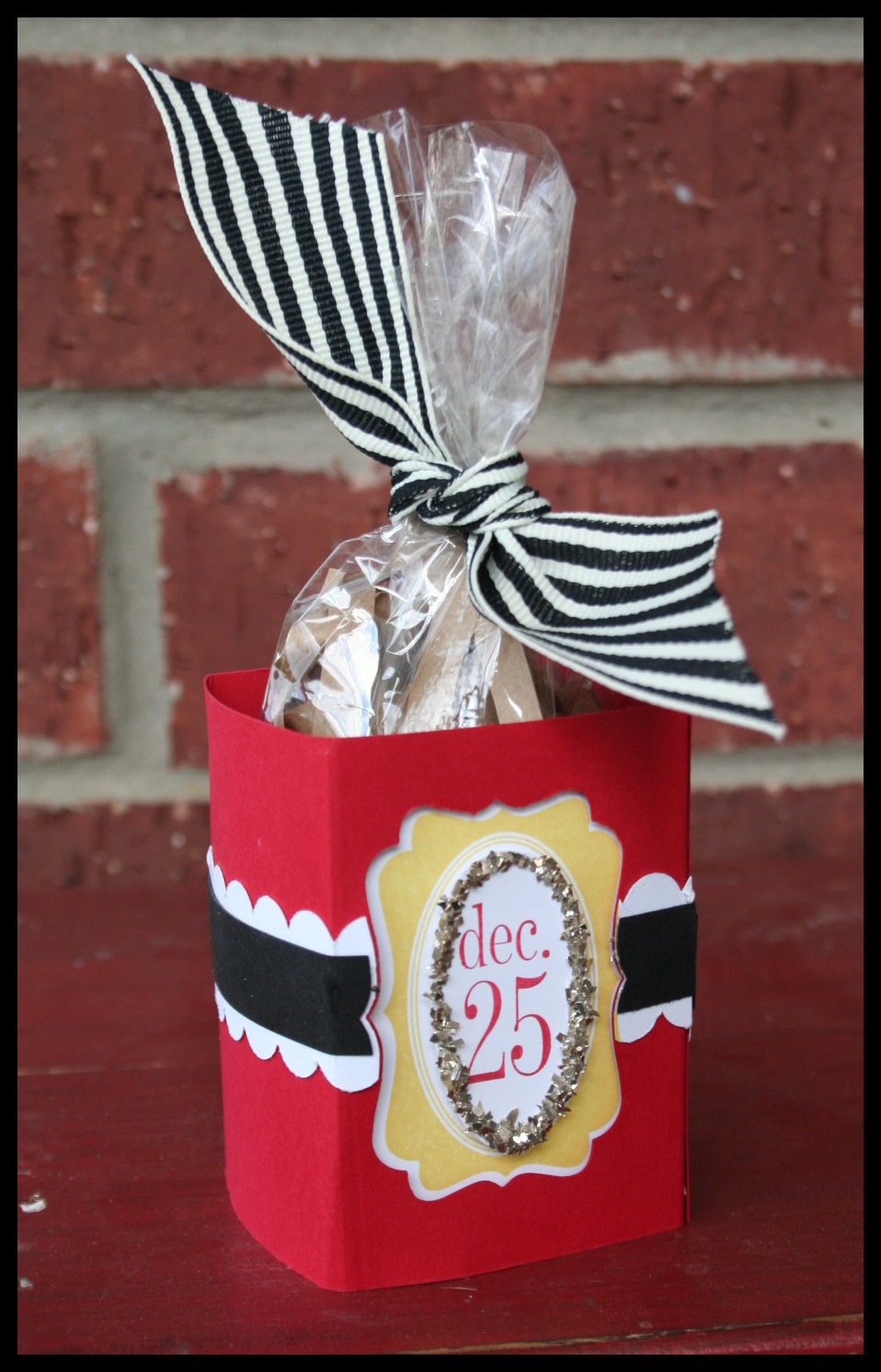 The Pink Elephant: Tutorial: Santa Box Treat