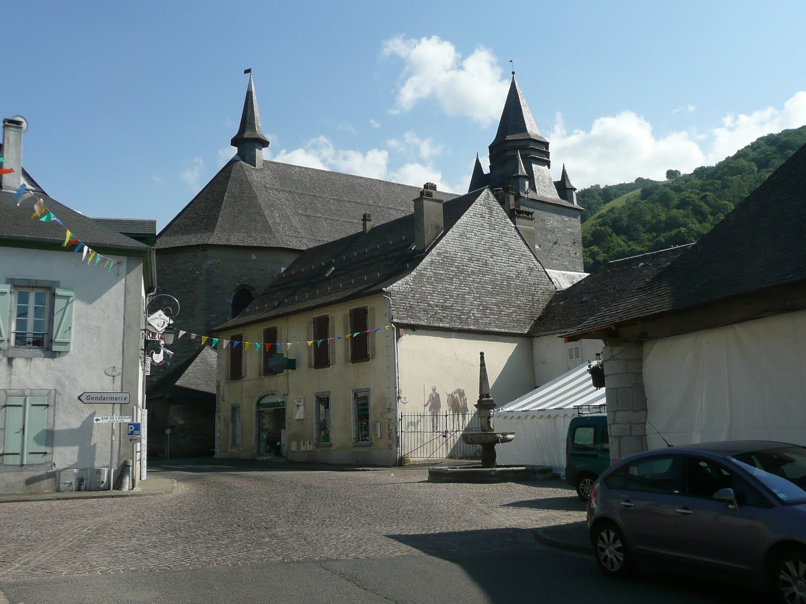 vallée de campan : le village de campan