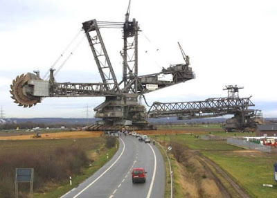 Insane Pics: One Huge Strange Machine