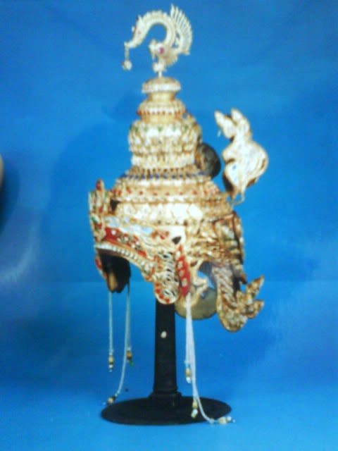 the menora: BUSANA DAN PROPS