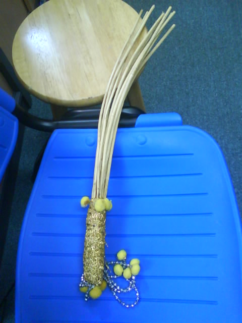 the menora: BUSANA DAN PROPS