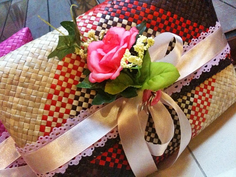 Armalia: Decorated mengkuang box