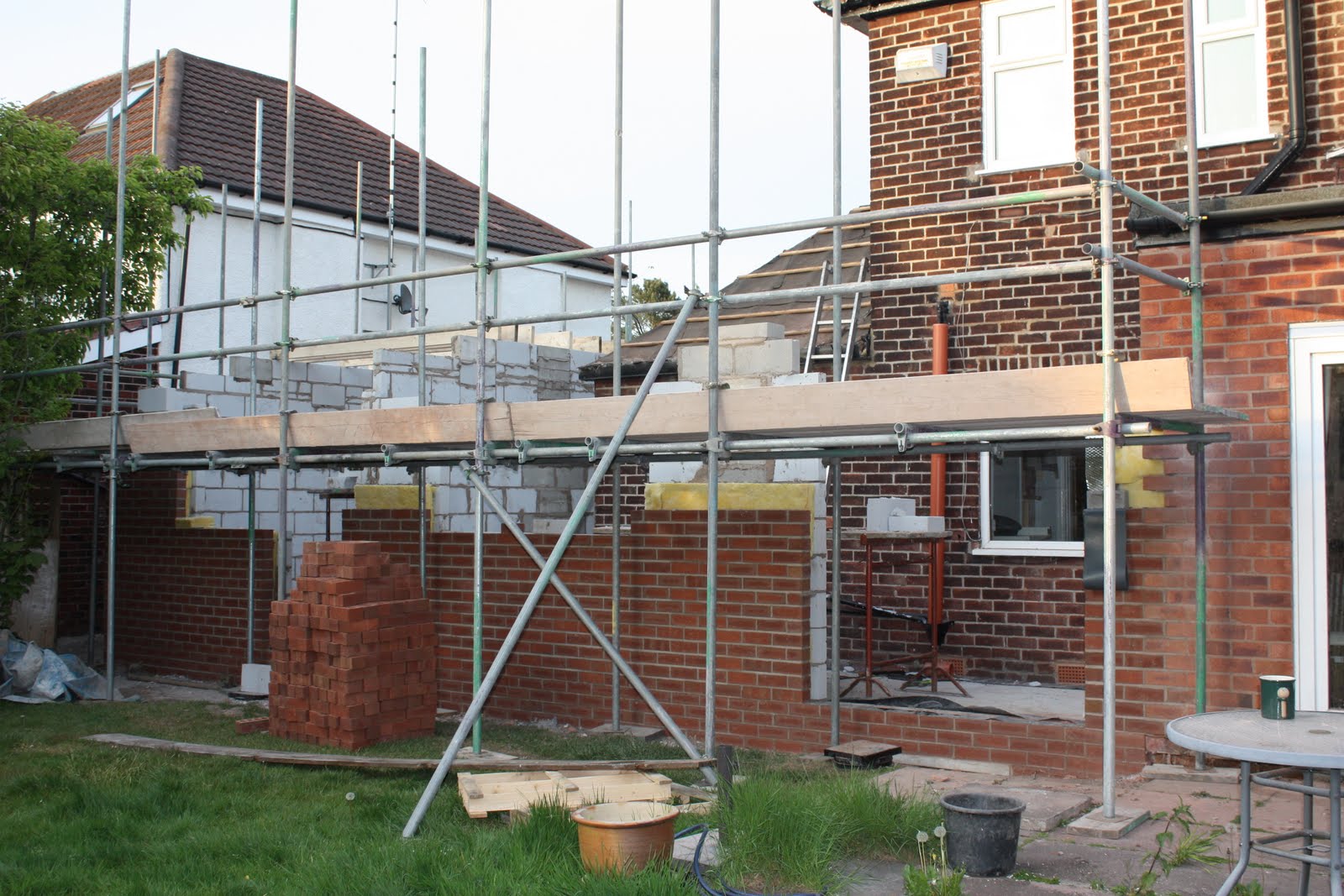 Suzy and Gav's Home: Week 8 - Scaffolding goes up and steel work is put ...