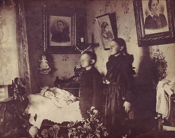 Parent with their dead children (Scary dean children photographs)