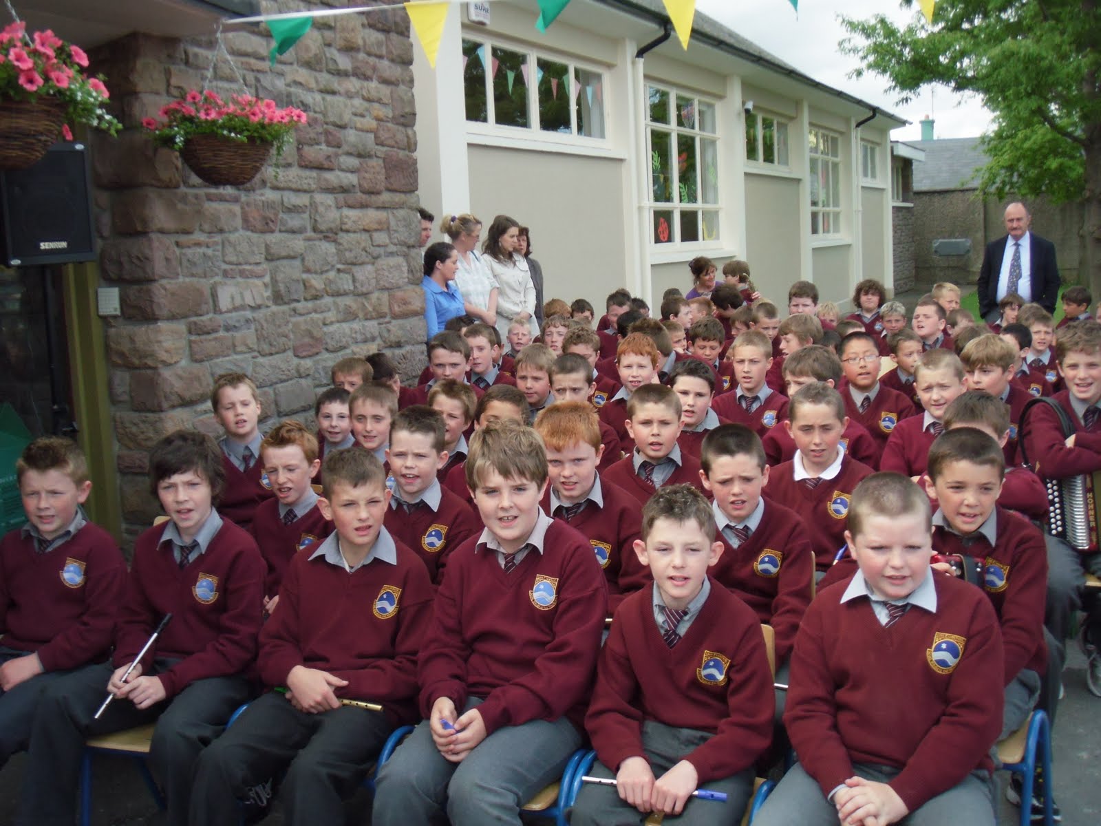 Scoil Réalta na Maidine: Sculptor Darren Enright Unveils School Crest