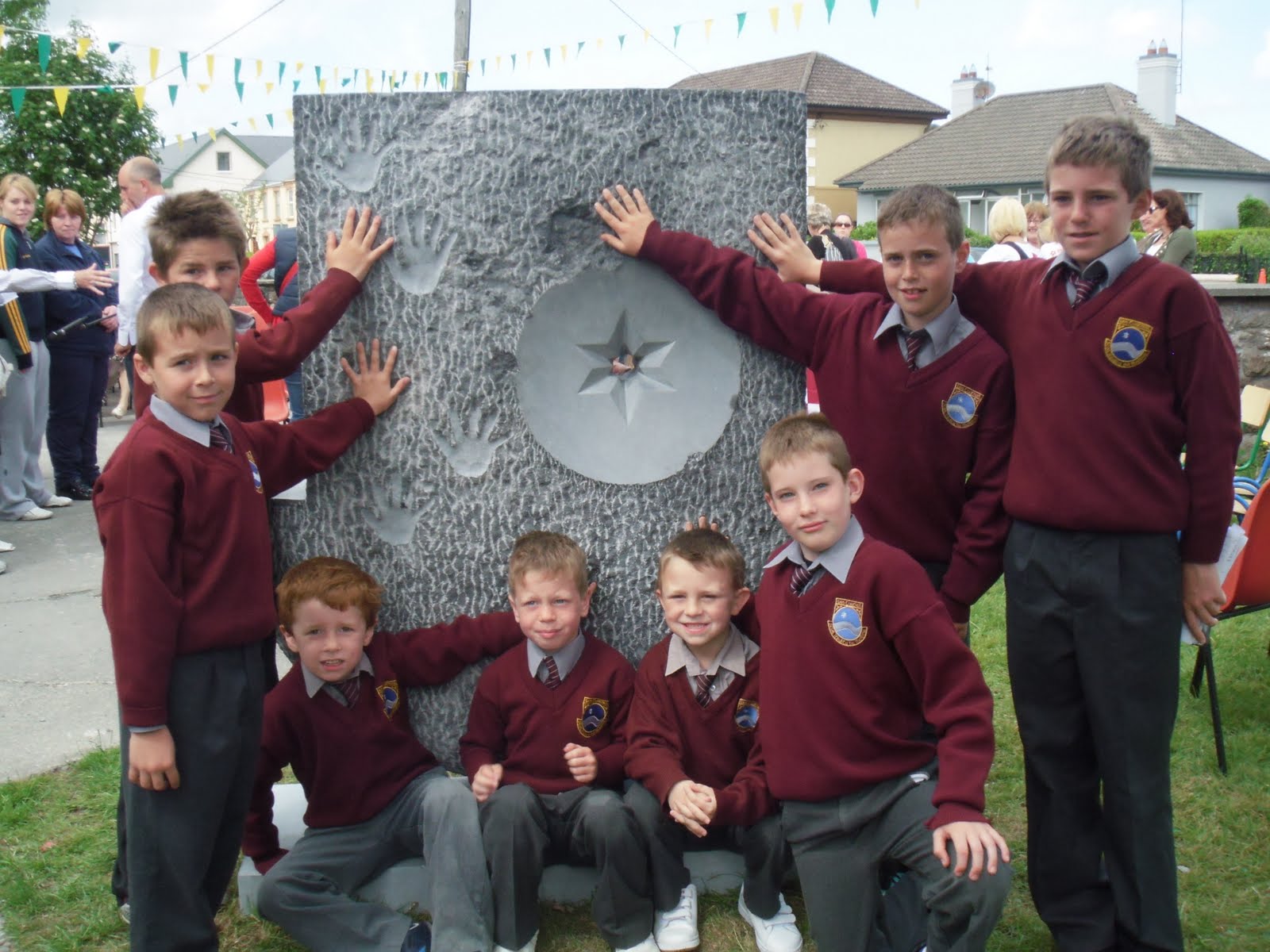 Scoil Réalta na Maidine: Sculptor Darren Enright Unveils School Crest