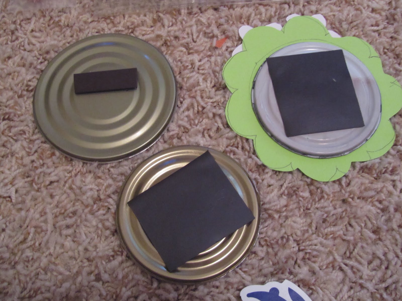 Twelve Crafts Till Christmas: the transformation of the magnet and can lid