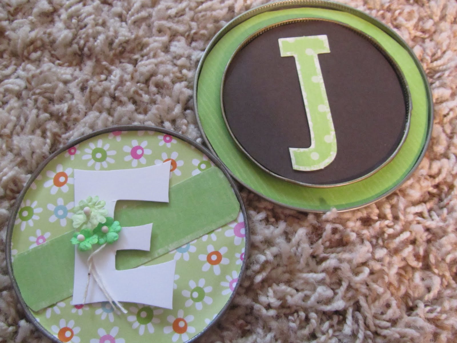 Twelve Crafts Till Christmas: the transformation of the magnet and can lid