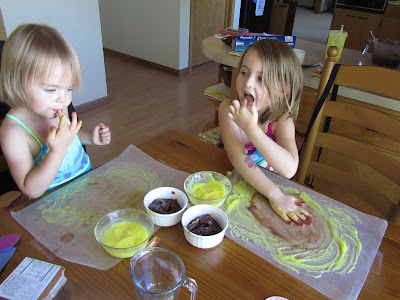 Twelve Crafts Till Christmas: sunday kids' craft: paintin' with puddin'