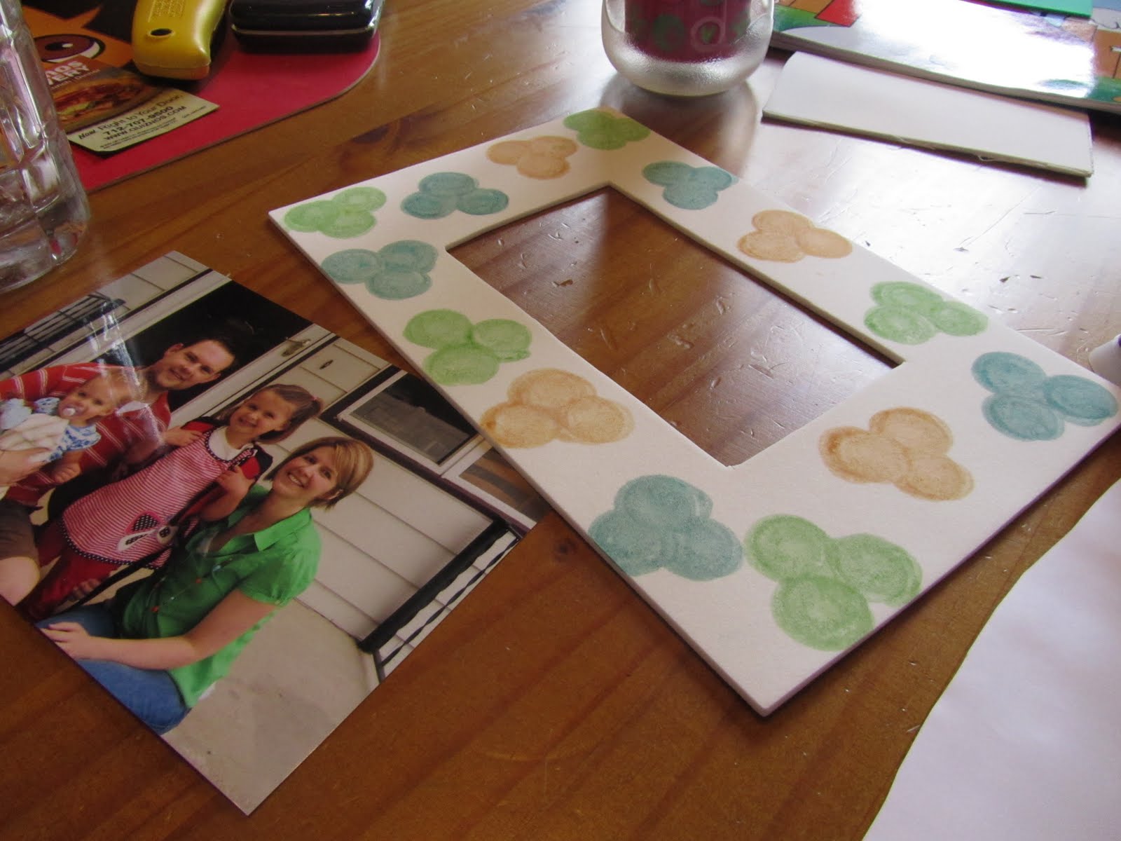 Twelve Crafts Till Christmas: sunday kids' craft - picture frame magnets