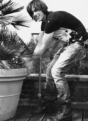 Here's some photographs of Nicholas Hoult and Mitch Hewer【skins吧】_百度贴吧