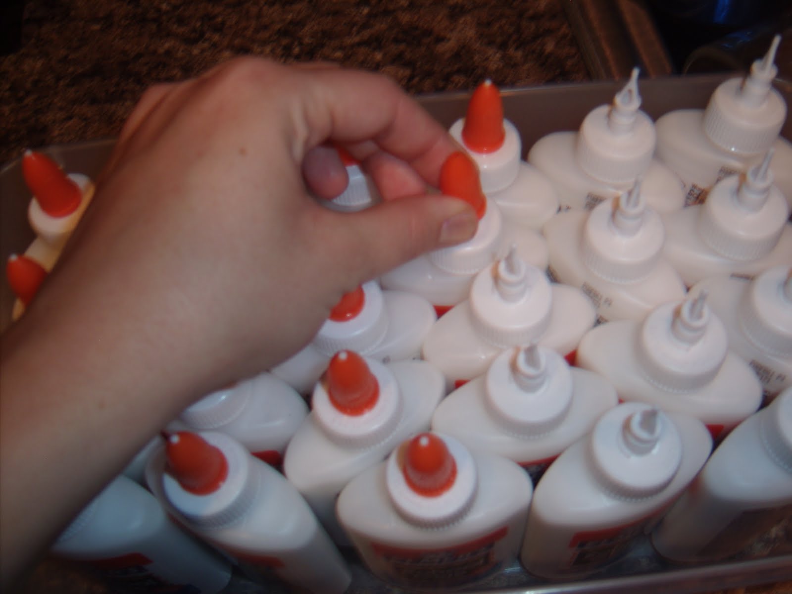 Mrs. Hall's Kindergarten Fun: Clog free Glue bottles!!
