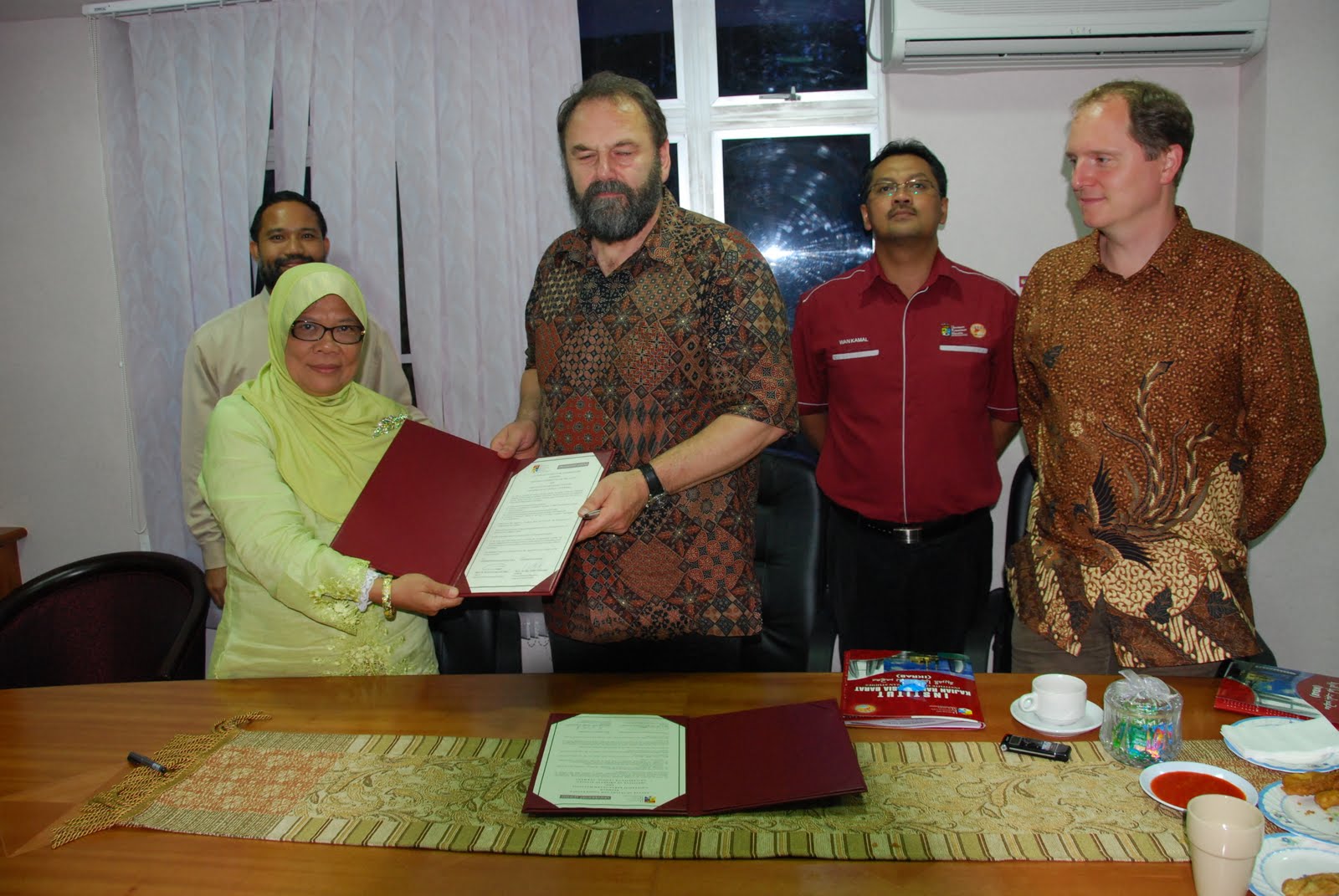 .: LAWATAN DAN MAJLIS TANDATANGAN SURAT HASRAT ANTARA IKRAB DAN ...