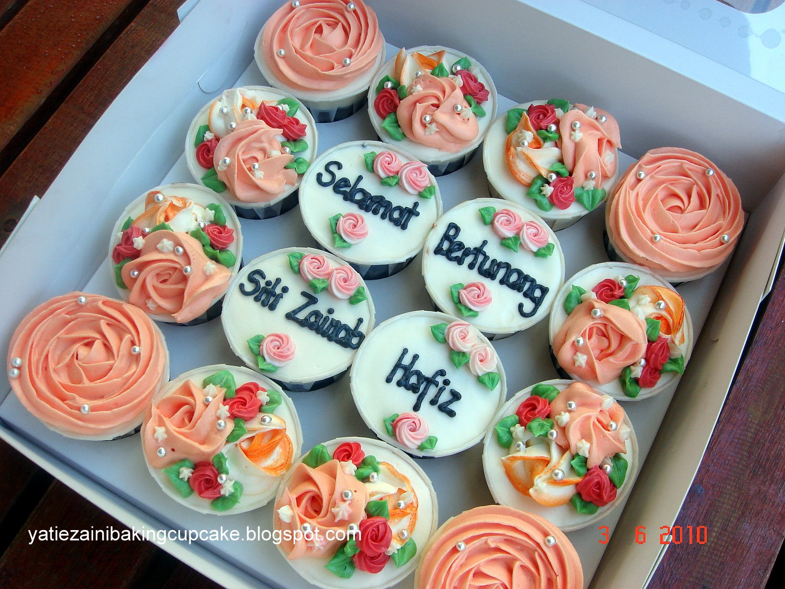 Baking Cupcake @ Yatiezaini: Selamat Bertunang Siti Zainab n Hafiz