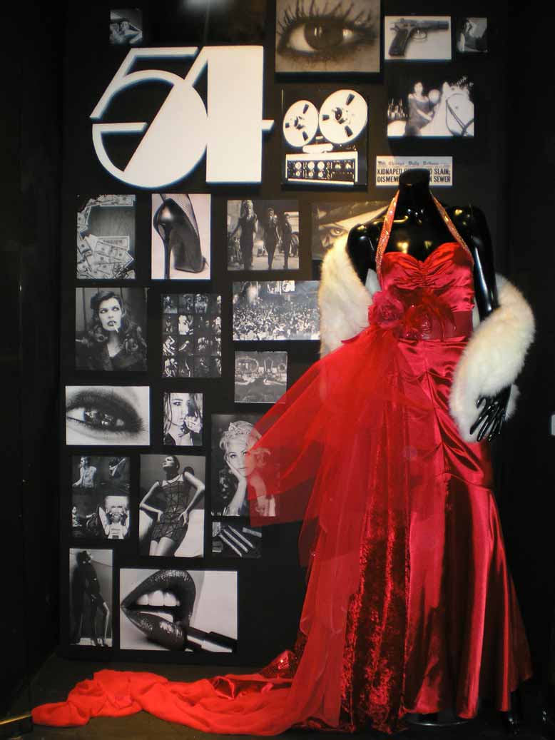 Sarah Roediger High End Fashion Window sarah-roediger-high-end-fashion-window
