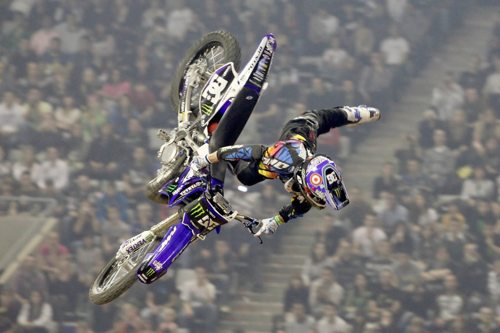 A golpe de gas.: Nate Adams vence en Barcelona