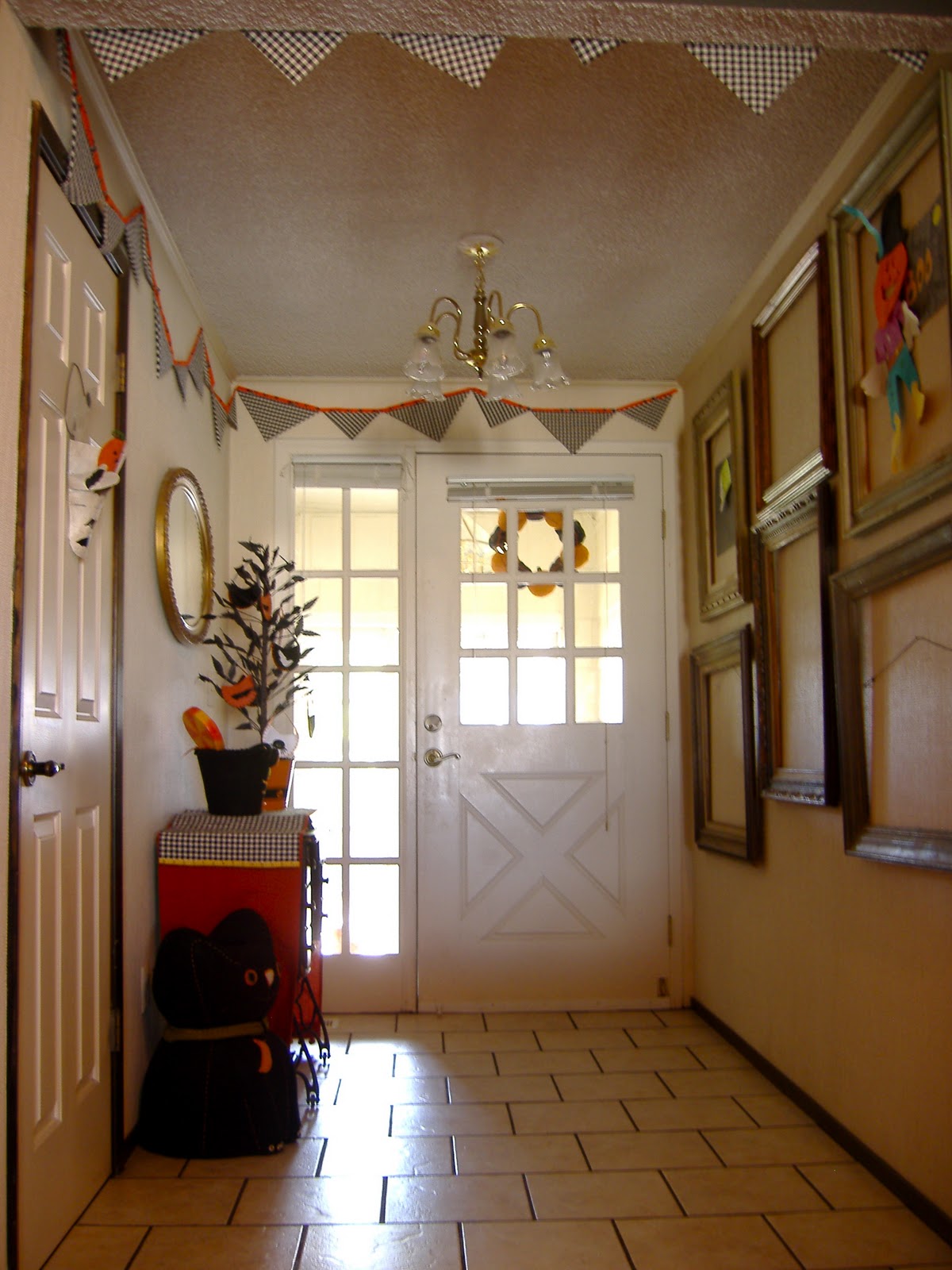 ARTFULIFE: Spooky Halloween Hallway Makeover