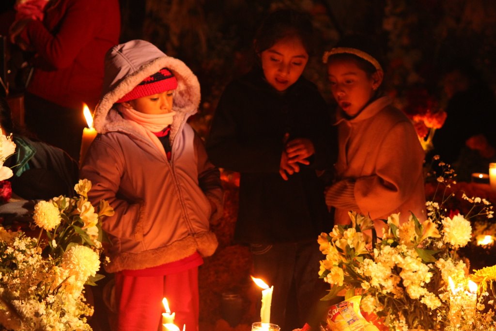 MAGIAS DE MÉXICO: LA VELACIÓN DE LOS ANGELITOS O la “kejtzítakua zapícheri”