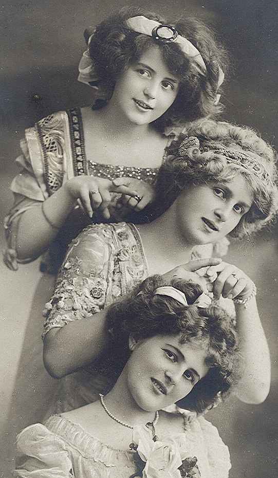 British Art: Three Girls