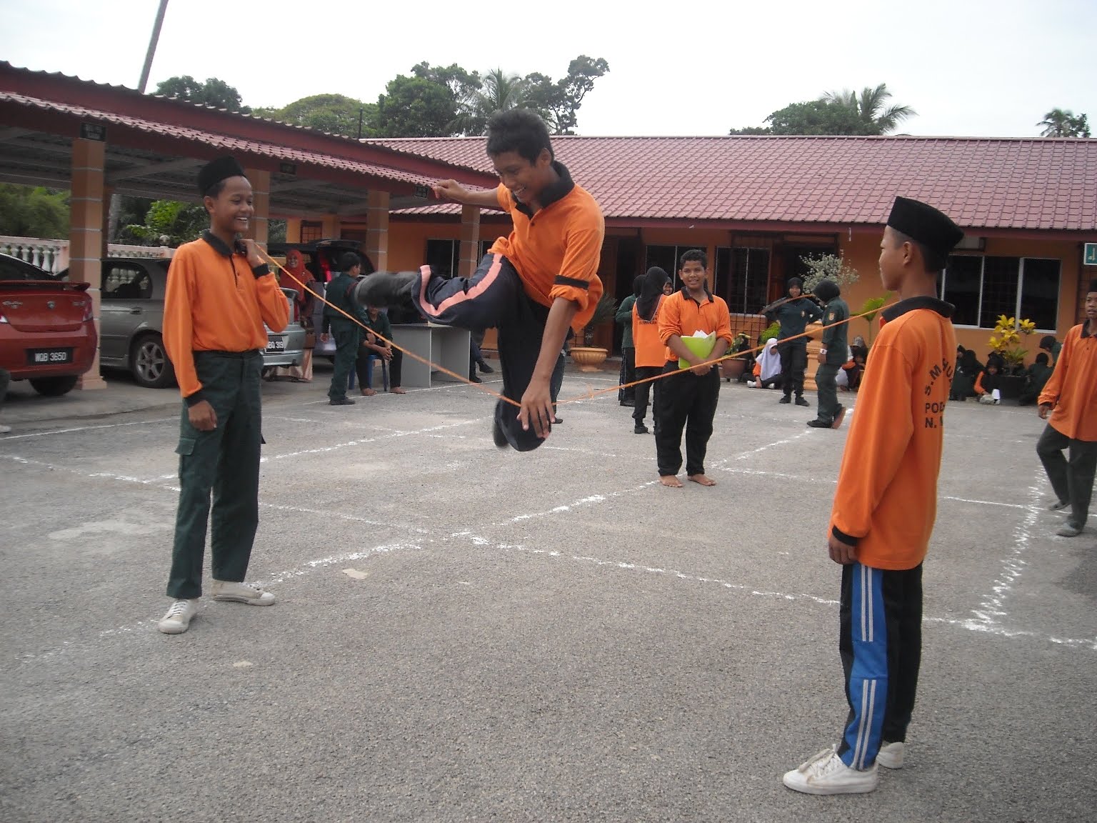 SM AGAMA CHUAH: Aktiviti Permainan Tradisional