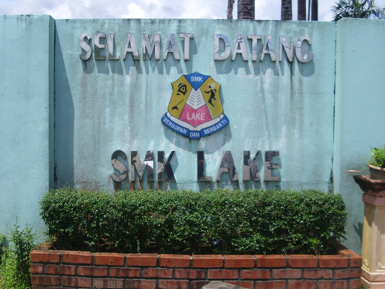 Aku Seorang Islamis: Wangian Islam Mekar di SMK Lake, Bau