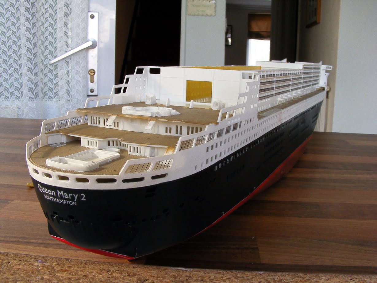 Queen Mary 2 Build - Revell 1/400