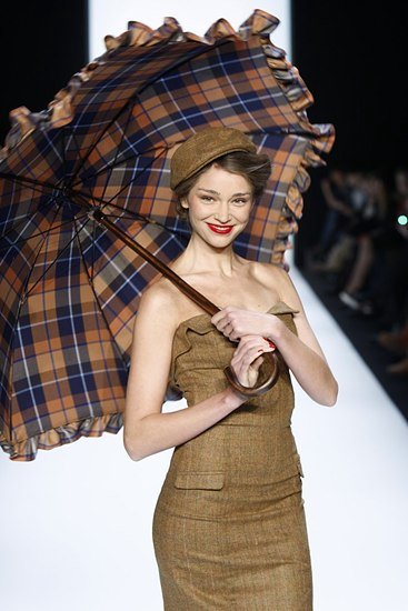 La Boîte de Pandoras: Retro inspired catwalk #3