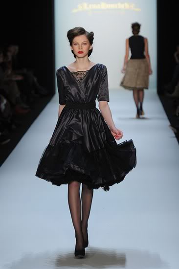 La Boîte de Pandoras: Retro inspired catwalk #3