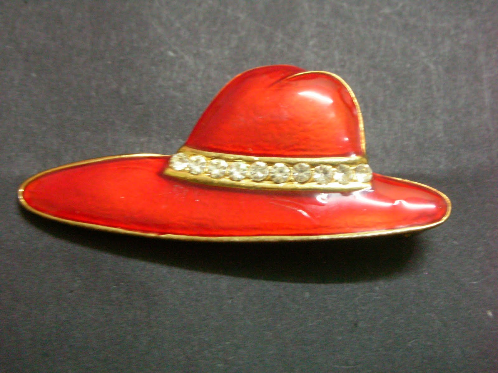 FASHION CARE 2U: H056 Vintage Red Hat brooch