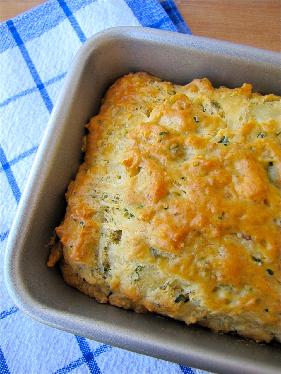 Susi's Kochen Und Backen Adventures: Savory Cheese and Chive Bread