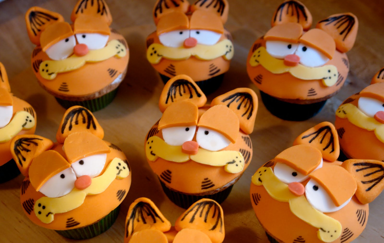 K Bakes: Garfield Cupcakes