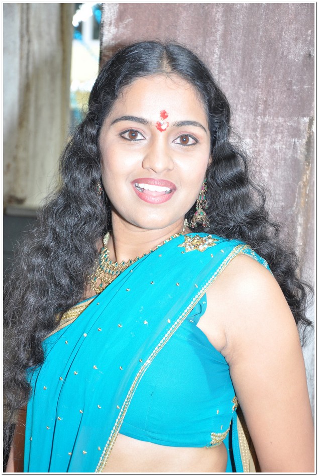 South actress Pooja navel show | Hotstillsupdates- Exclusive Stills Gallery