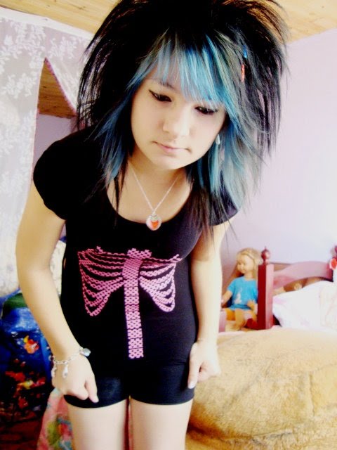 alternative fashion // emo,from-uk,scene kids..