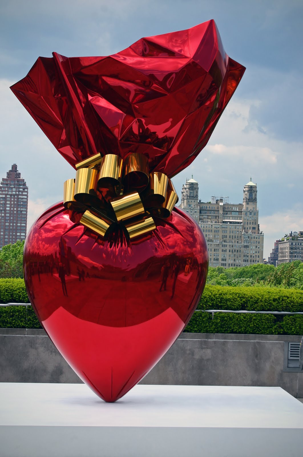 Mogo: Jeff Koons