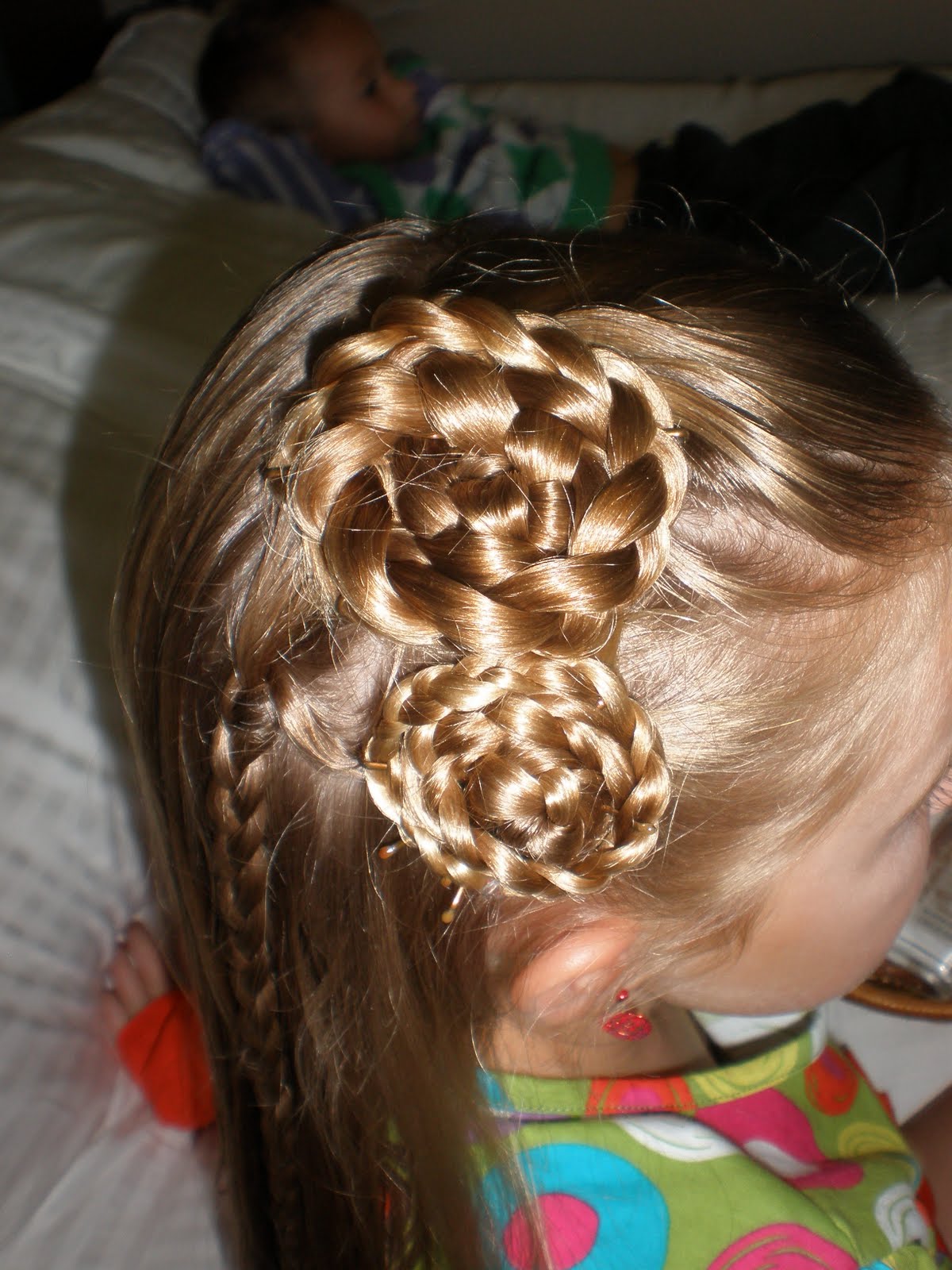 Girl Hairdos & Ideas: my last variation on the rolled braided flower