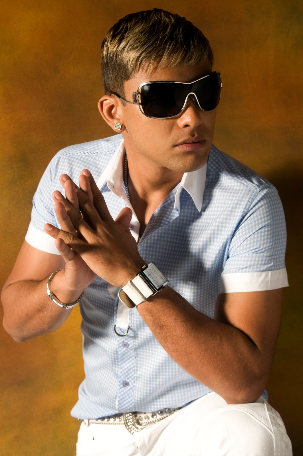 SIN RESERVAS - SOLO ÉXITOS: MAKANO REVELA EL TITULO DE SU NUEVO ÁLBUM