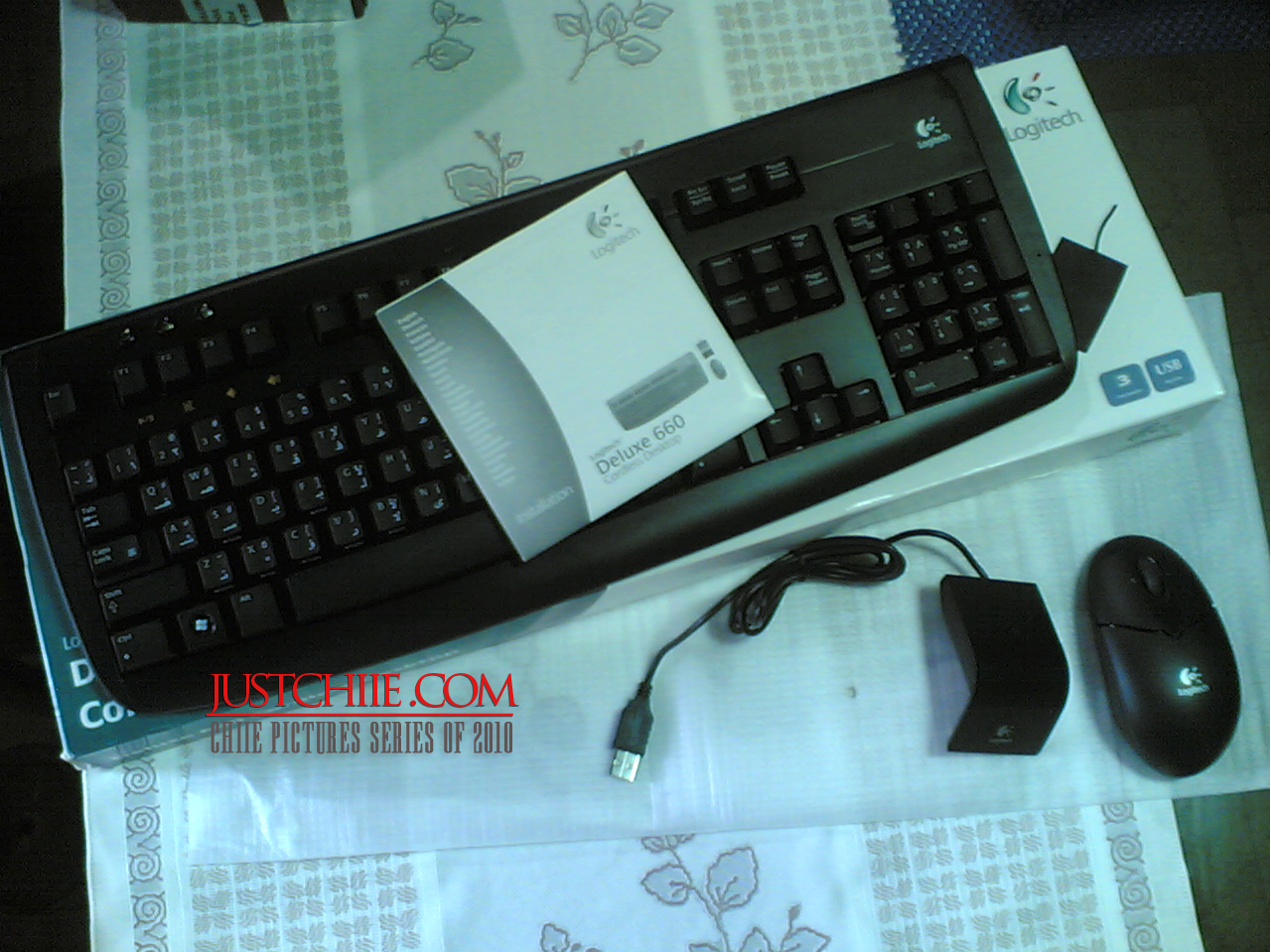 Is this paper?: Logitech Deluxe 660 Cordless Keyboard