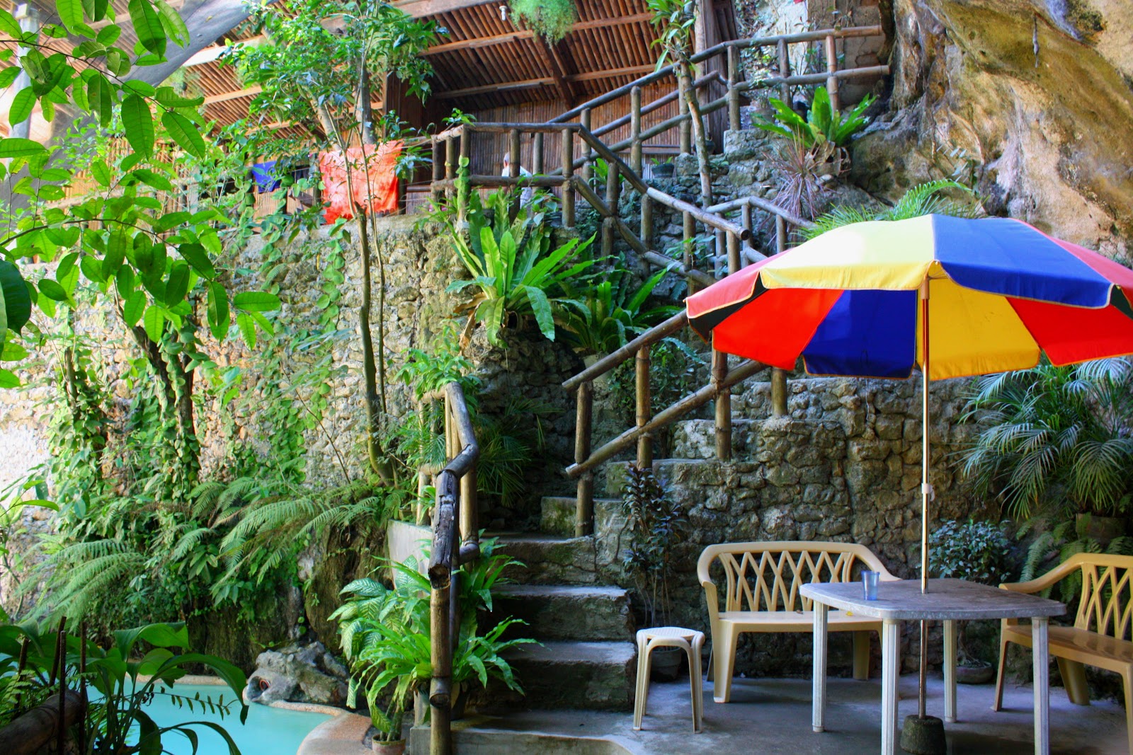 jLo'scRib: Esoy Hot Spring at Catmon Cebu