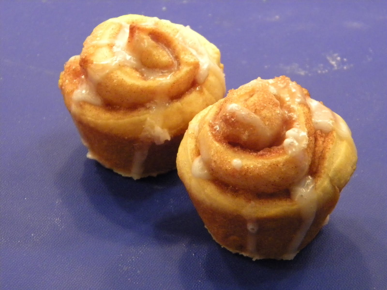 Nothing Short of Delicious: Cinnamini Buns