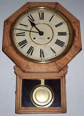 Químicamente impuro: Reloj de Pared – Giulia Moon