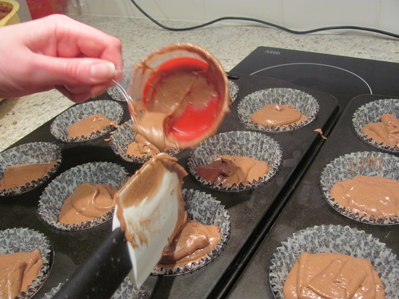 Mrs Cake: Chocolate Cupcakes and Mrs Cake's Favourite Chocolate Cake Recipe
