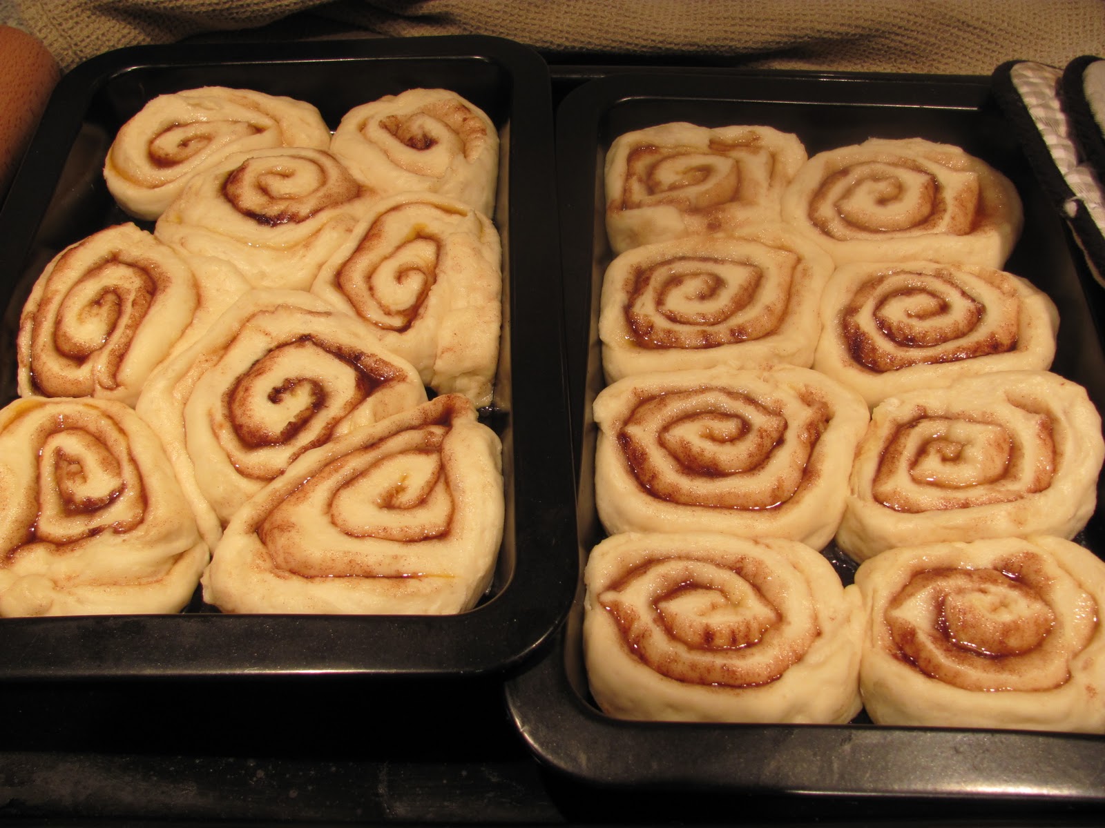 Mrs Cake: Christmas Potluck Picnic and Cinnamon Rolls
