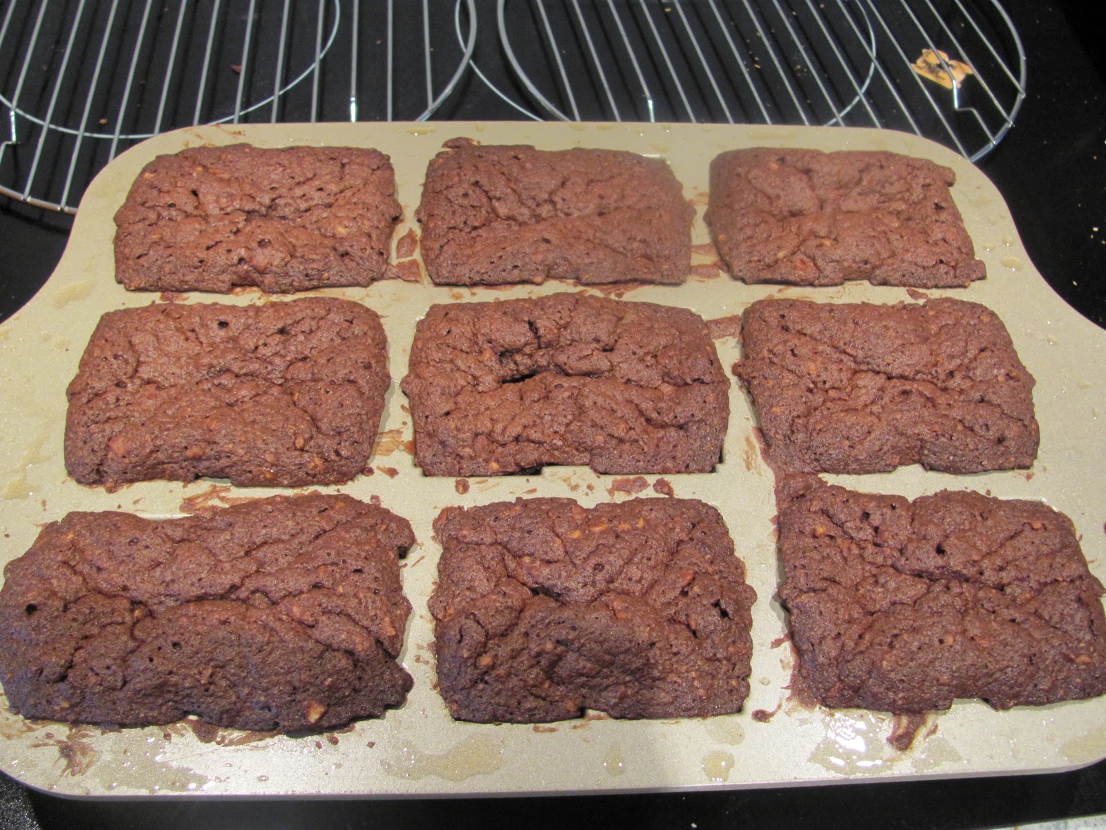 Mrs Cake: Chocolate Hazelnut Torte - Train Cake!