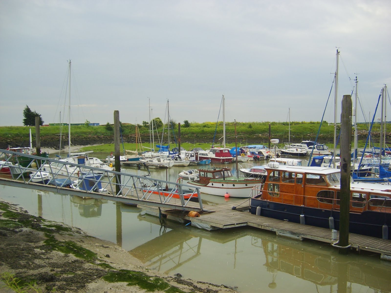 Notes from Kent's Hoo Peninsula: Hoo Marina, Vicarage Lane, Hoo St ...